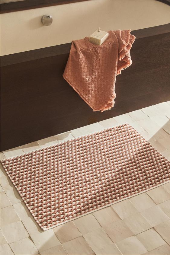 TEXTURED WAFFLE BATH MAT - Pinks | ZARA United States