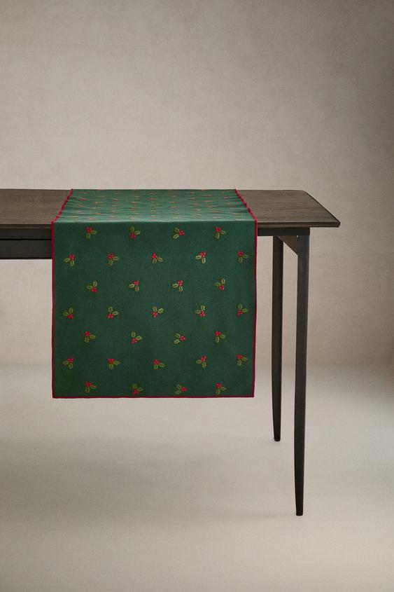 CHRISTMAS TABLE RUNNER WITH SMALL TWIGS - Green | ZARA United States