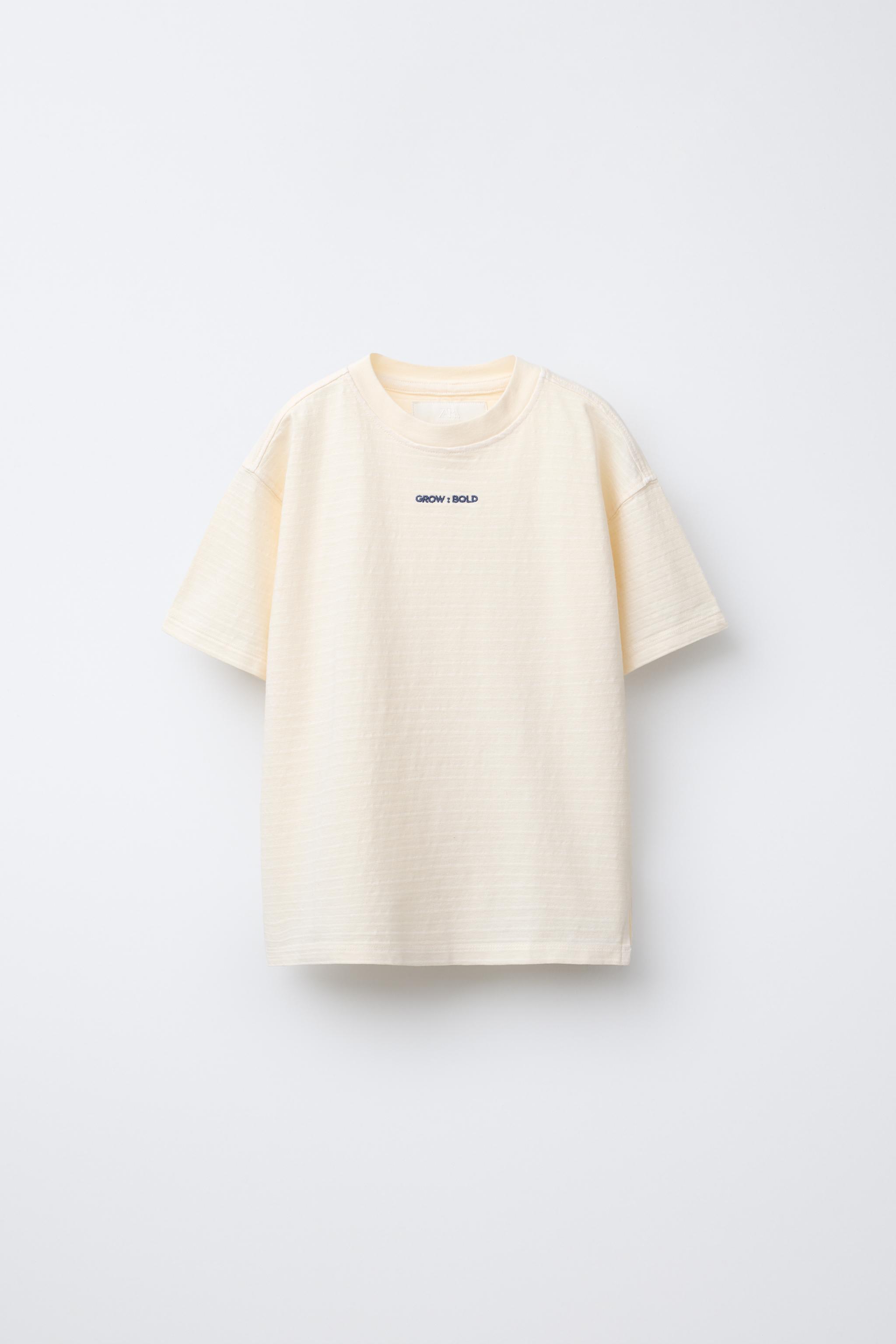 刺繍入りテキストストラクチャーTシャツ - カーボングレー 刺繍入りテキストストラクチャーTシャツ - カーボングレー