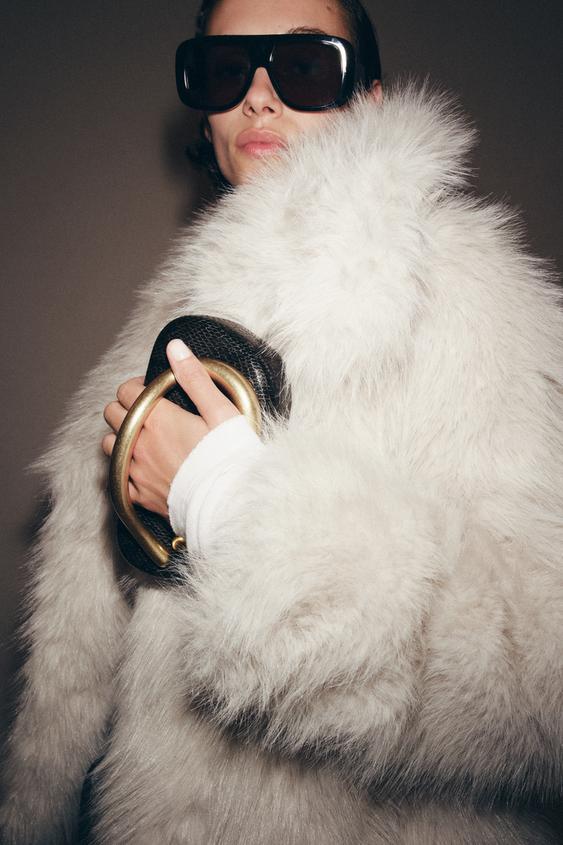 POȘETĂ PLIC CU RELIEF - Negru | ZARA România