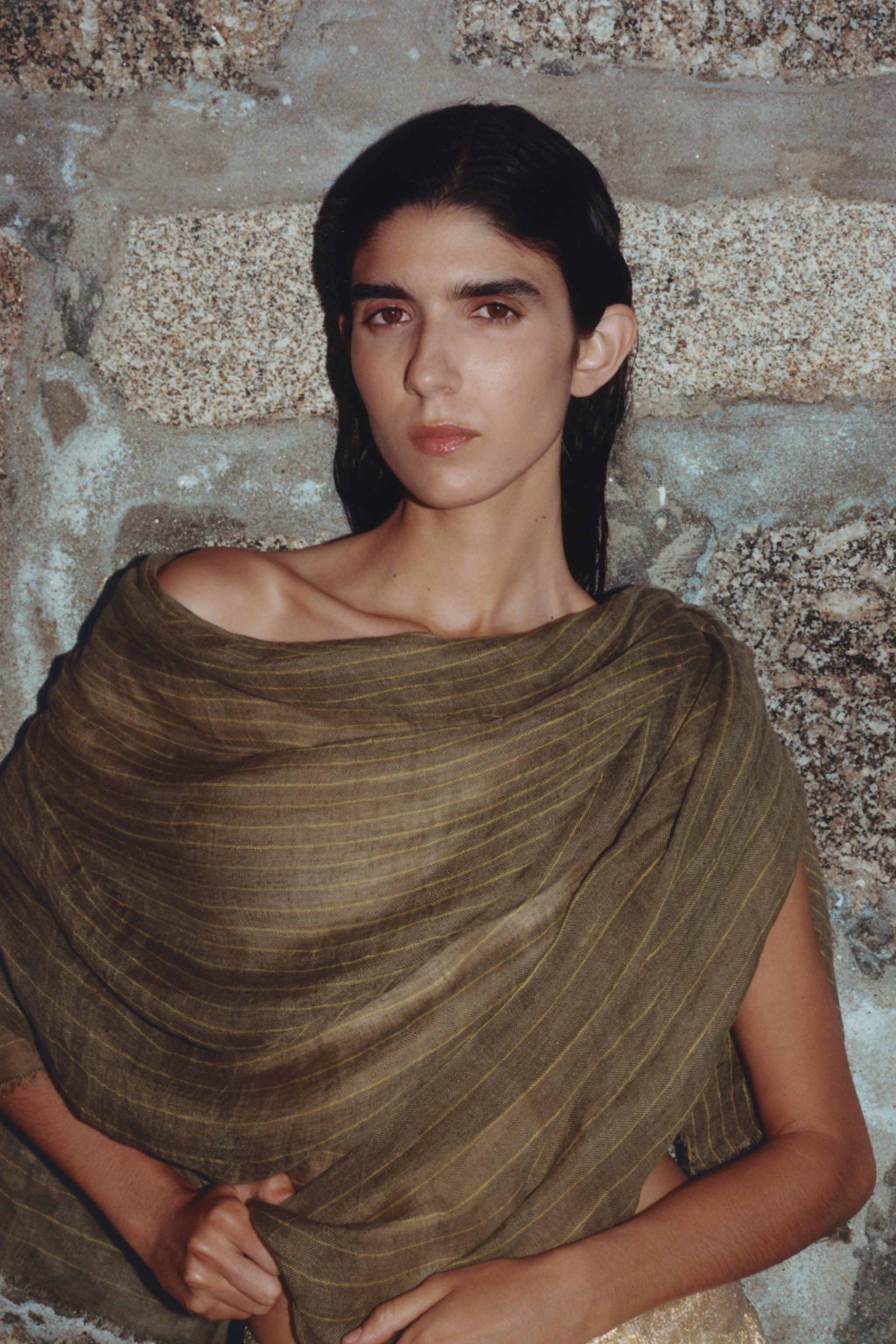 STRIPED 100 LINEN SCARF Khaki ZARA United Kingdom