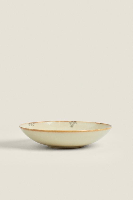 TIEFER TELLER AUS STEINGUT MIT BLUMEN - Mittleres Camel | ZARA ...