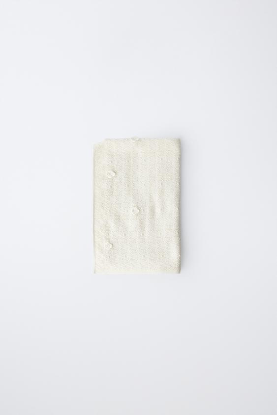 PĂTURĂ DIN TRICOT CU FLORI 3D - Ecru | ZARA România