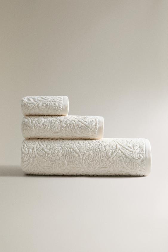 SERVIETTE DE BAIN JACQUARD FLEURS - Ivoire | ZARA Belgique / Belgium