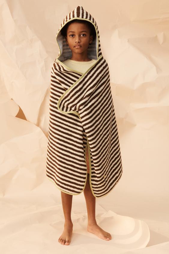 GESTREEPT HANDDOEKENPONCHO MET CONTRASTERENDE BIESJES IN LIMITED ...