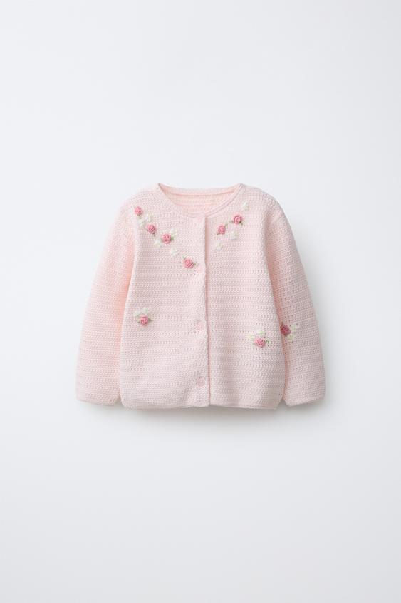 JACHETĂ DIN TRICOT CU FLORI BRODATE - Roz deschis | ZARA România
