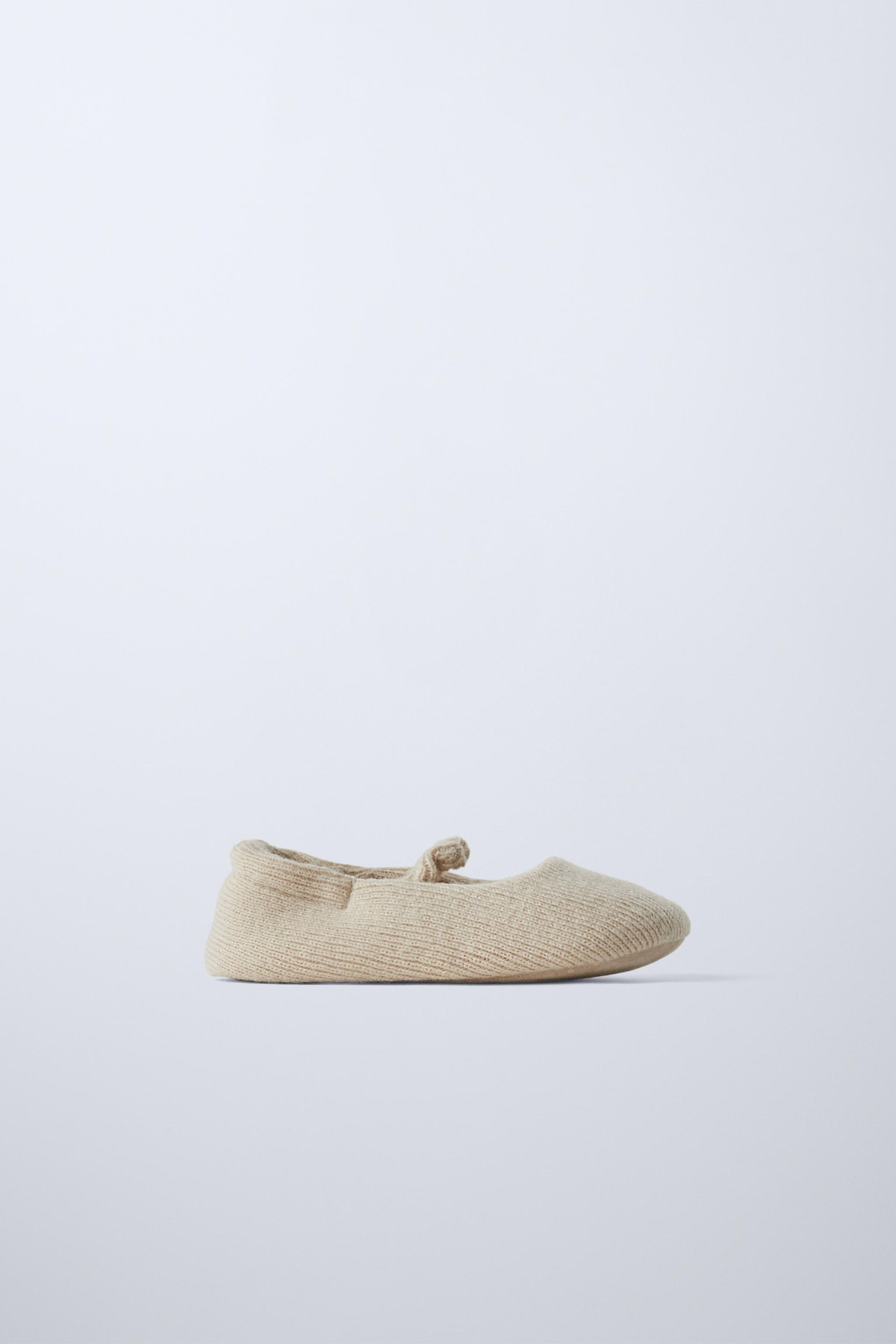 SLIPPERS WITH STRAP
