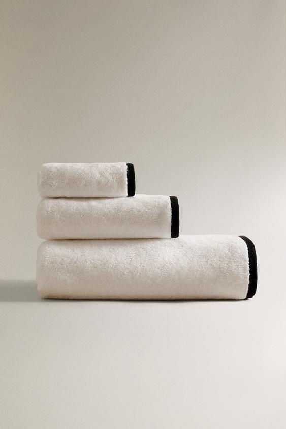 SERVIETTE DE BAIN BORDURE CONTRASTÉE - Blanc | ZARA Canada