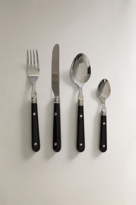 CUTLERY SET WITH COLOURED HANDLE (SET OF 4) - Preto | ZARA Portugal