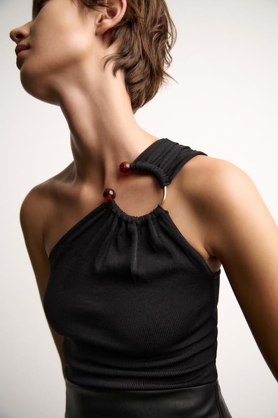 TOP ASIMÉTRICO PUNTO APLIQUE - Negro | ZARA Estados Unidos de América ...