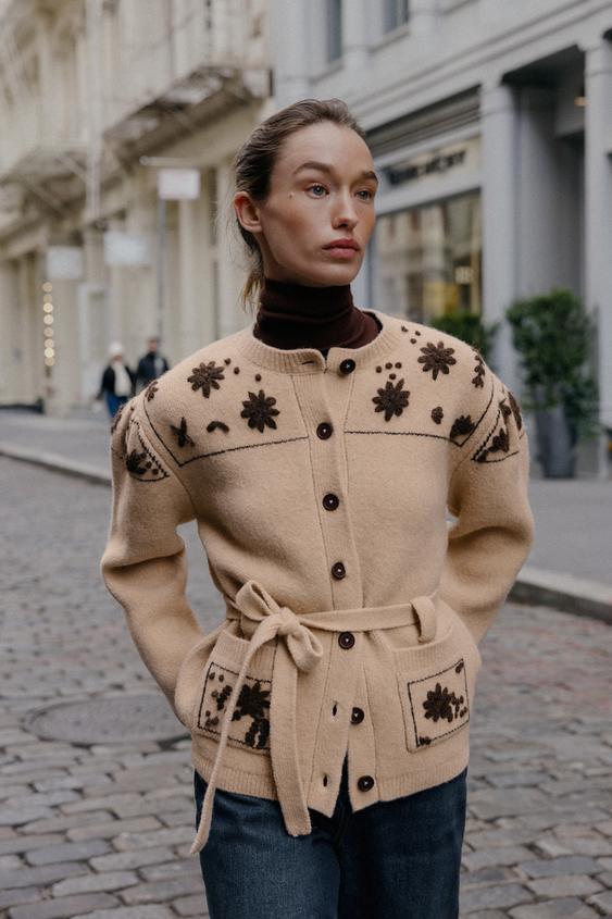 SUÉTER CON LANA BORDADOS FLORES CINTURÓN - Beige | ZARA Mexico
