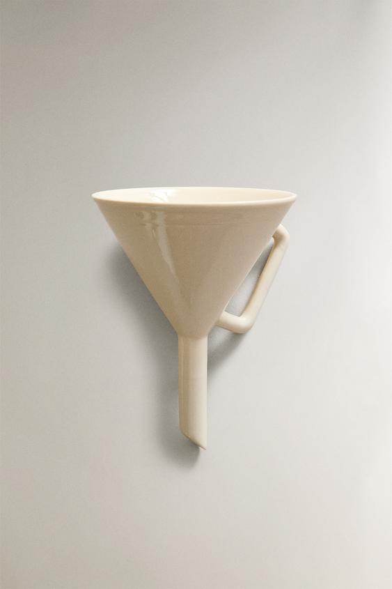 CERAMIC FUNNEL - Crema | ZARA Estados Unidos de América / United States