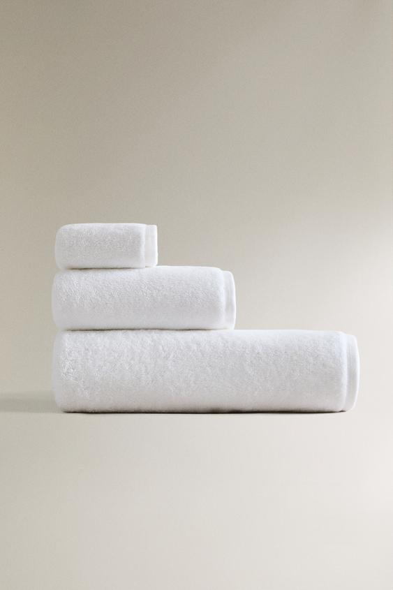 SERVIETTE DE BAIN ÉPONGE ÉPAISSE - Blanc | ZARA France