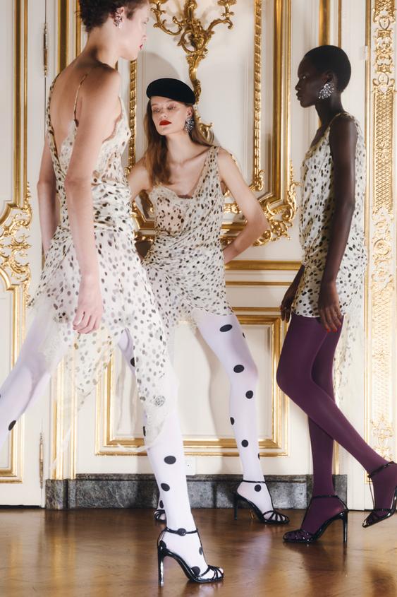 PRICKIG NATTLINNEINSPIRERAD TOPP ZW COLLECTION - Svart/vit | ZARA ...