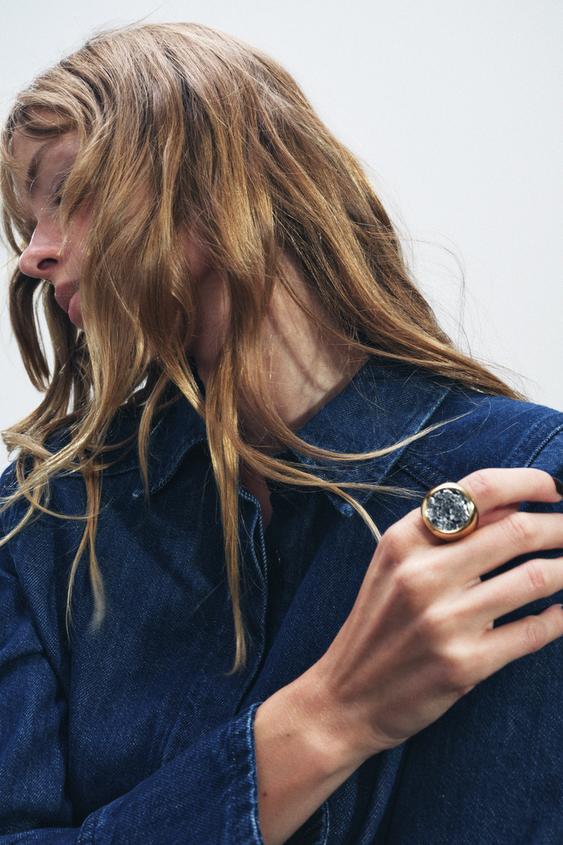 RING MET GETEXTUREERDE MEDAILLE - Zilver | ZARA België / Belgique