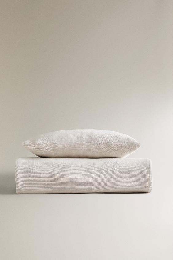 COUVERTURE EN MAILLE GAUFRÉE | ZARA France