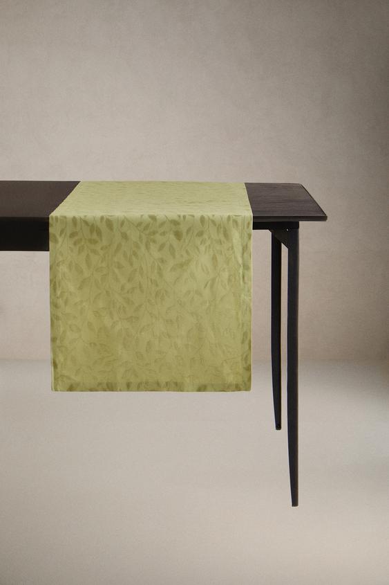 JACQUARD PLANT MOTIF TABLE RUNNER - Green | ZARA Canada