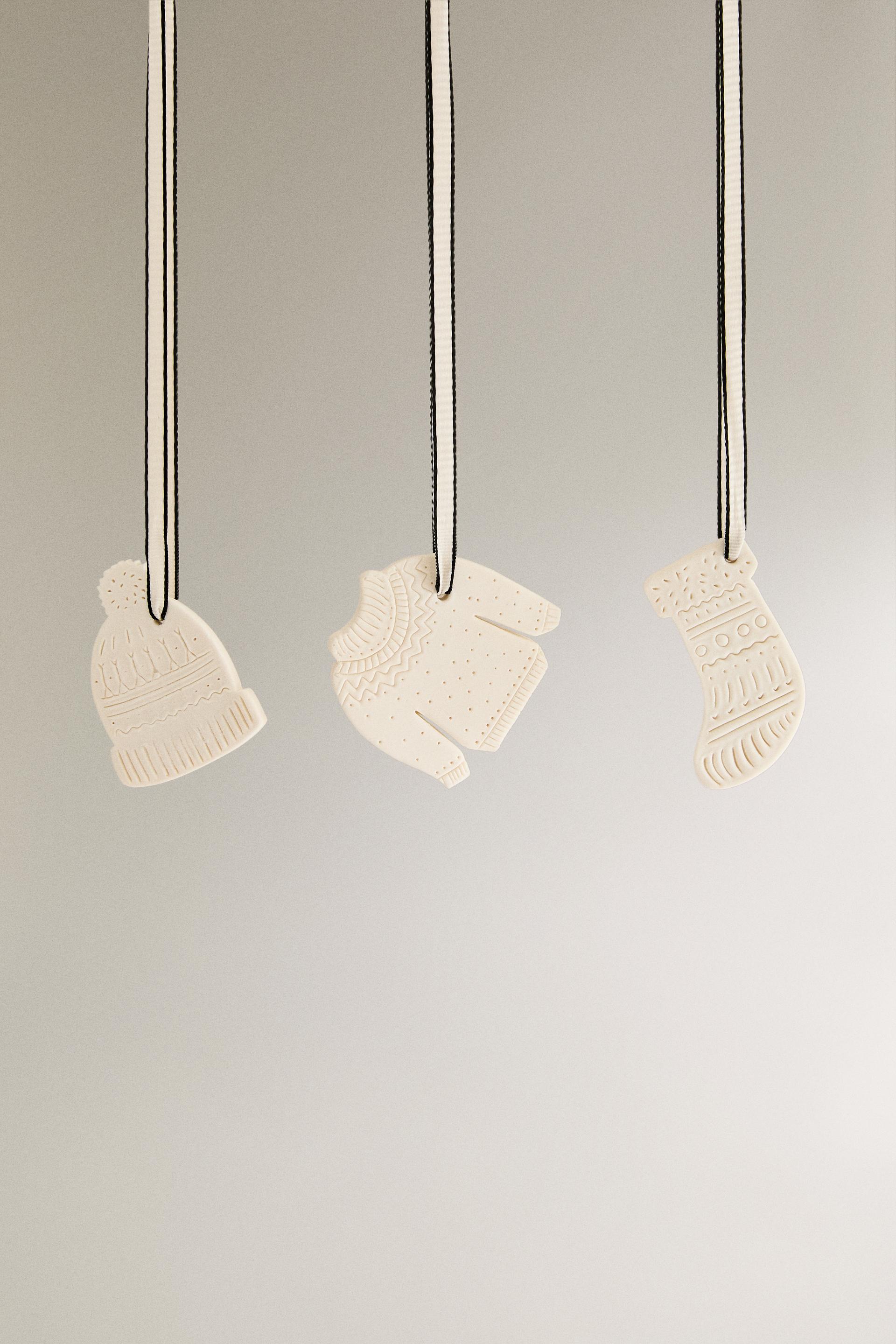 SET OF WHITE POWDERY CHRISTMAS WARDROBE SCENTED STICKS (SET OF 3 ...