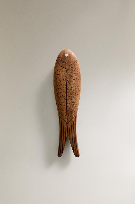ACACIA WOOD FISH NUTCRACKER - Brown | ZARA Ireland
