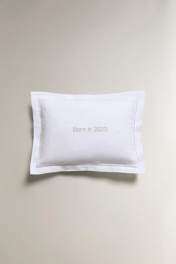ΠΑΙΔΙΚΟ ΚΑΛΥΜΜΑ ΜΑΞΙΛΑΡΙΟΥ "BORN IN 2025" - Σπασμένο λευκό | ZARA ...