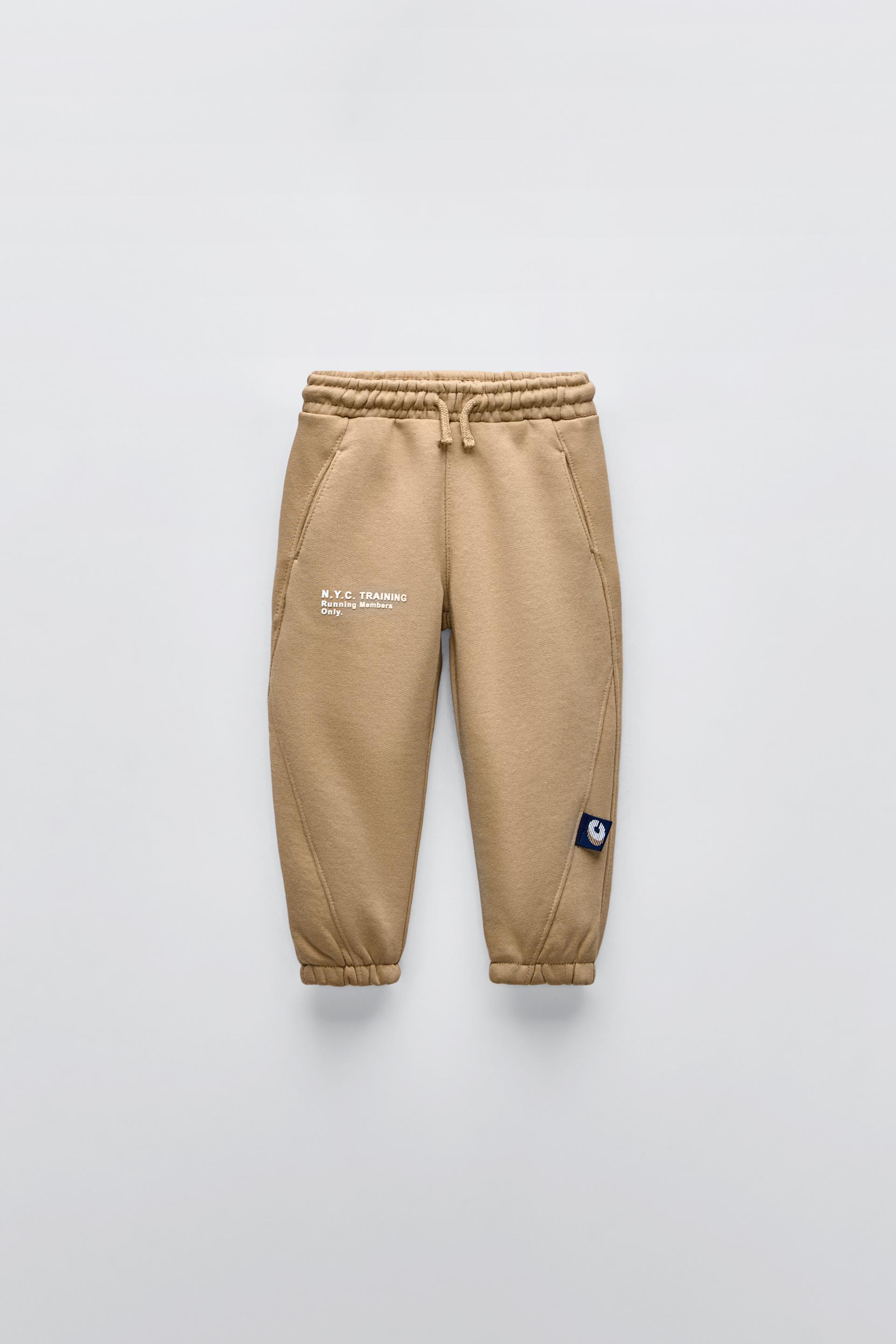 JOGGINGBROEK MET TEKSTRELIËF - MIDDEN CAMEL | ZARA Nederland / Netherlands