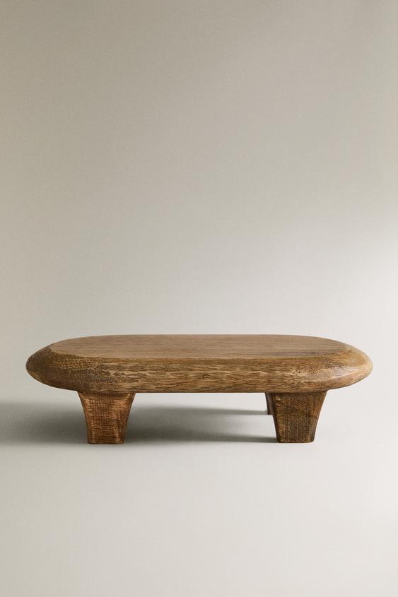 WOODEN CUTTING BOARD WITH LEGS - Brown | ZARA Canada