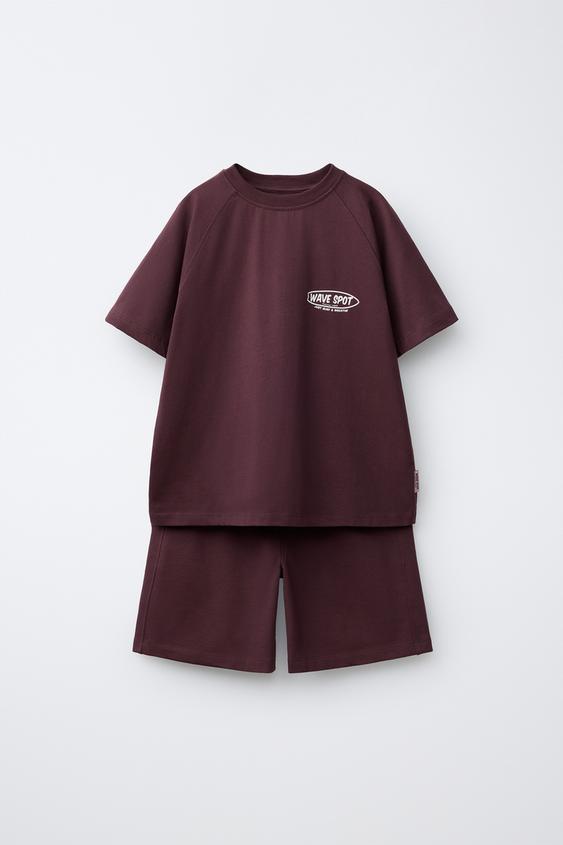 SET TRICOU ȘI BERMUDE CU TEXT - Rubiniu | ZARA România