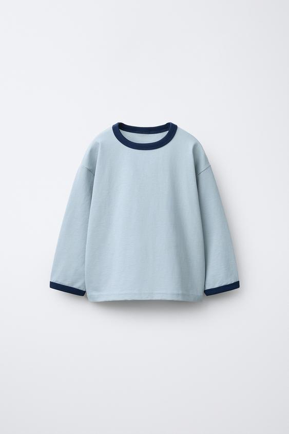 CAMISETA LISA CUELLO VIVOS CONTRASTE - Celeste | ZARA España