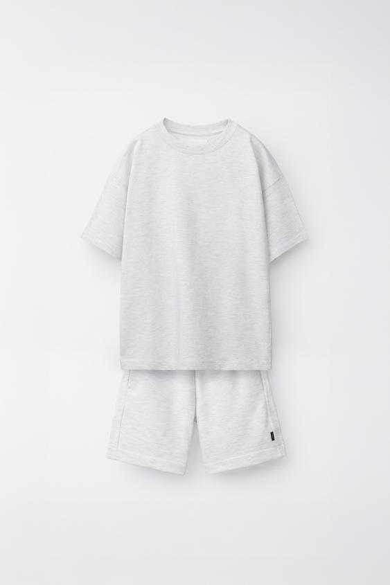 CONJUNTO DE T-SHIRT LISA E BERMUDAS EM FELPA LISA | ZARA Portugal