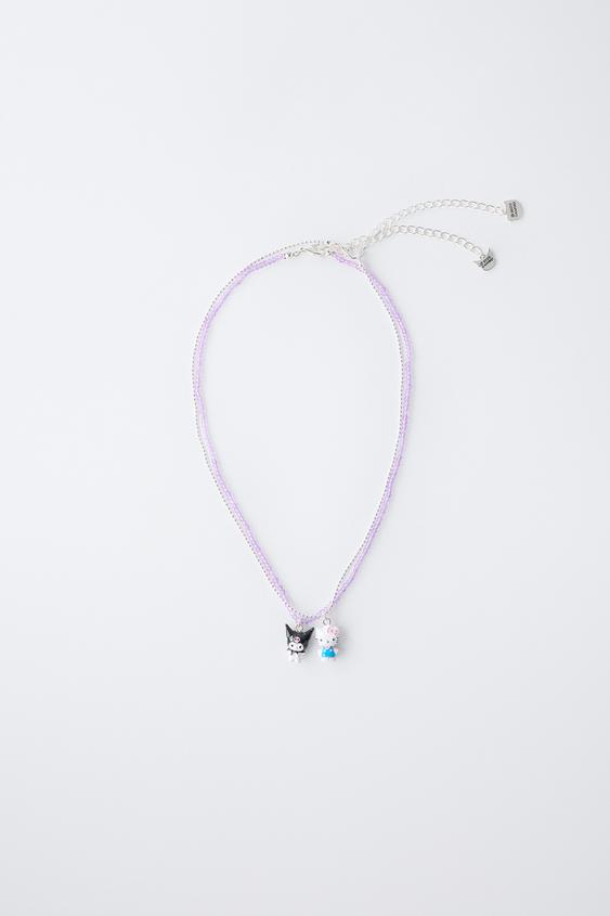 PAKKE MED TO HALSKJEDER MED PERLER HELLO KITTY OG KUROMI © SANRIO ...