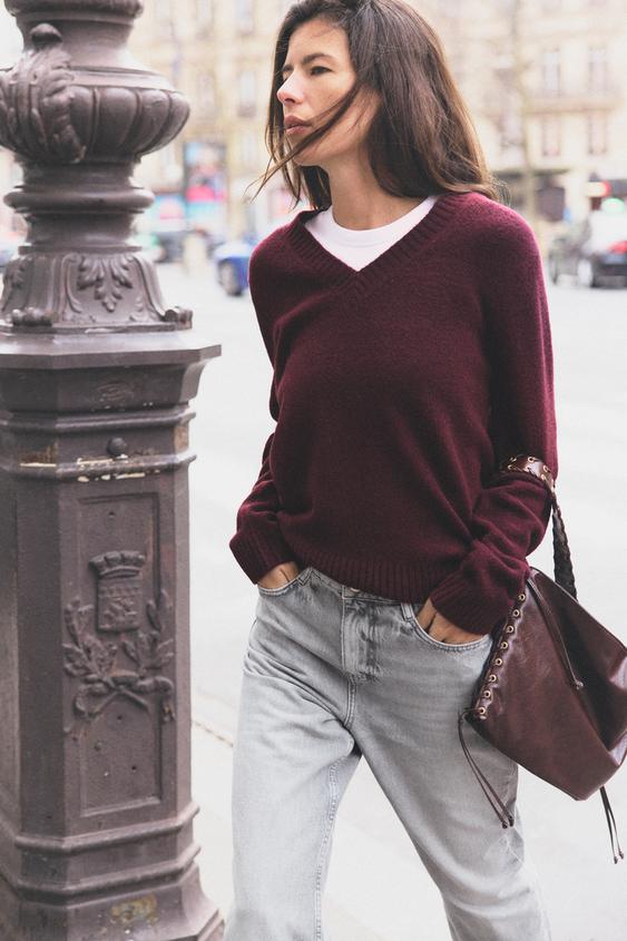 PULL EN MAILLE COL EN V - Bordeaux | ZARA Canada
