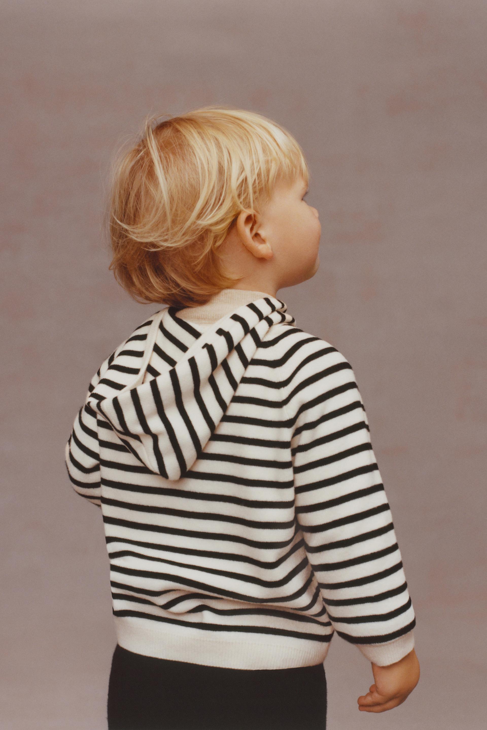 raidallinen-hupullinen-neulepusero-ecru-black-zara-suomi-finland