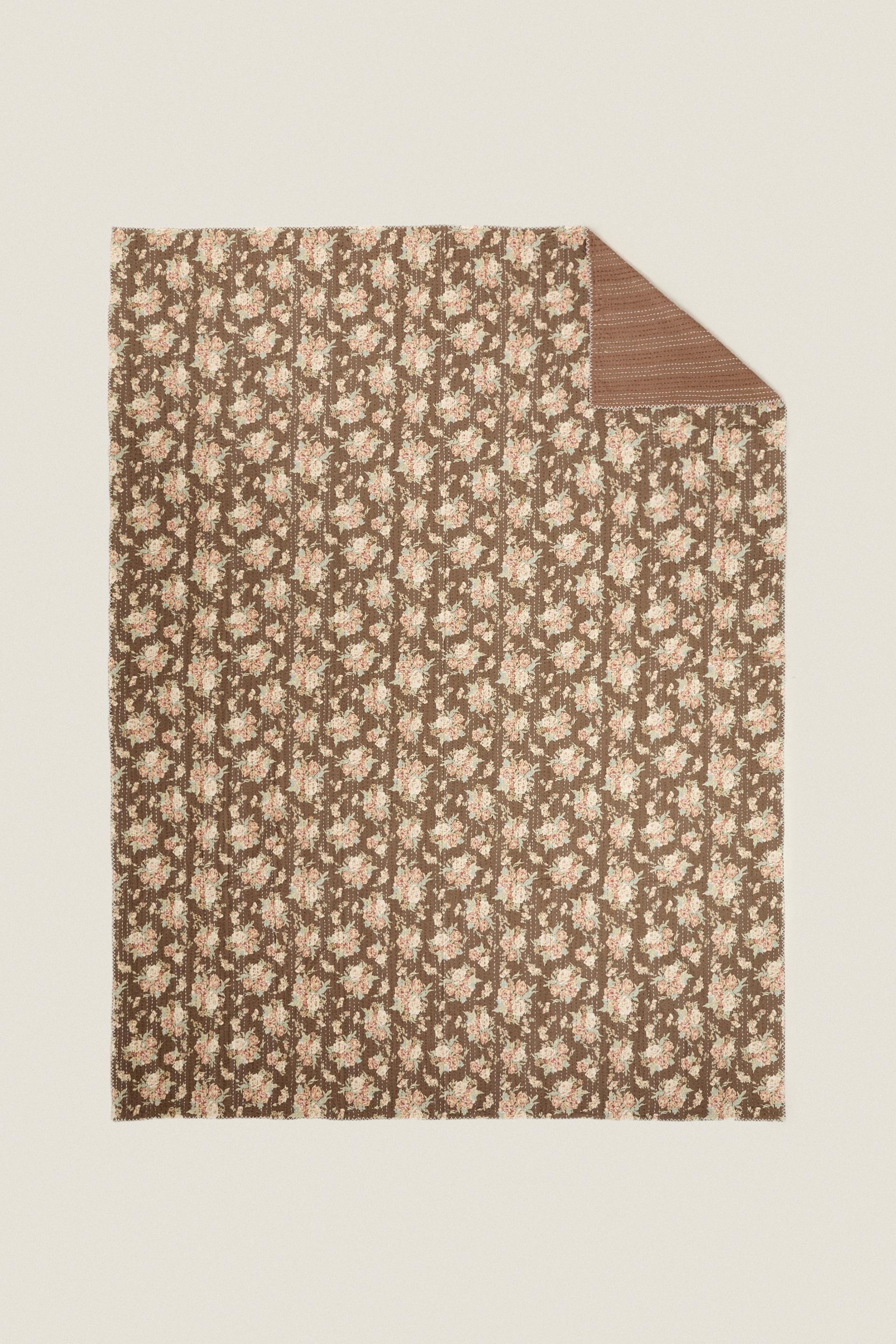 GEWATTEERD DEKEN MET PRINT Bruin ZARA Nederland Netherlands gewatteerd-deken-met-print-bruin-zara-nederland-netherlands